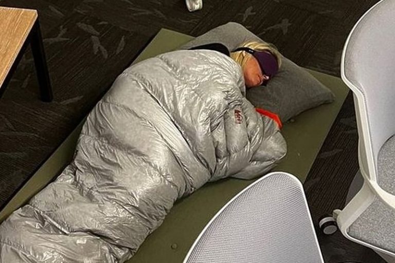 Otkako je Musk vlasnik Twittera, direktorica društvene mreže spava na ...